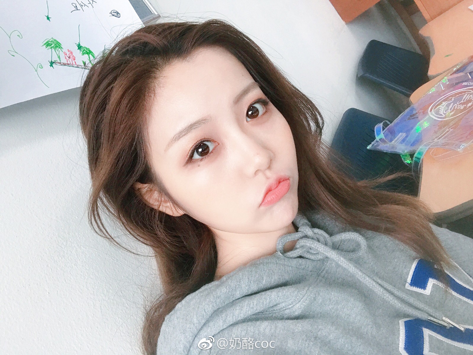 校花日记 奶酪coc 96年 就读于韩国外国语大学 身高165cm