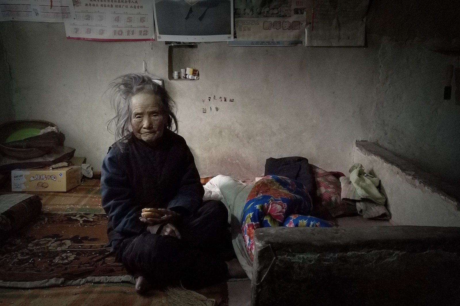 104岁农村老奶奶面色红润，还能盘腿打坐，她长寿故事是坚强老奶奶农村故事新浪新闻