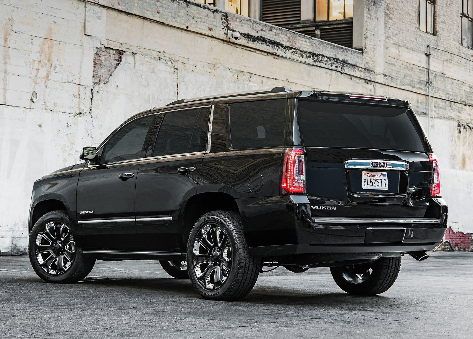 这才是真正的7座SUV 后排空间绝对宽敞，配6.2升V8发动机和10AT-新浪汽车