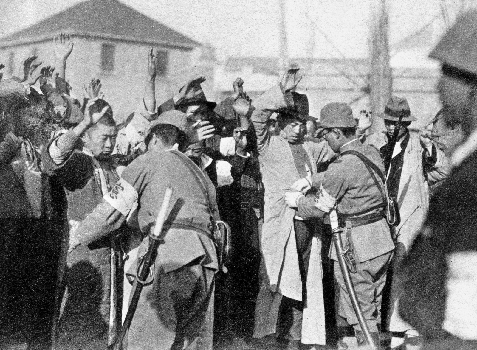 义愤填膺：日军镜头下的南京战役 天皇之弟亲自指挥作战|日军|南京|天皇_新浪新闻