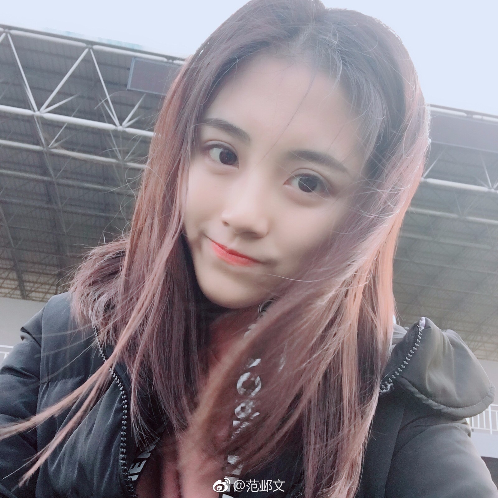 校花日记 范邺文 来自大连艺术学院 身高171 体重49kg 喜欢表演