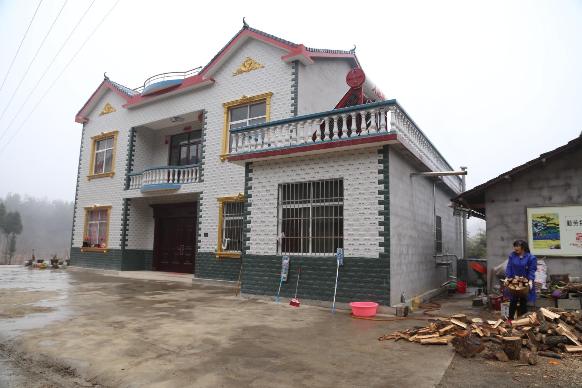 山区农民30万建一栋砖混小洋房，面积200平方以上，城里人怎么想|小洋房|砖混|城里人_新浪新闻