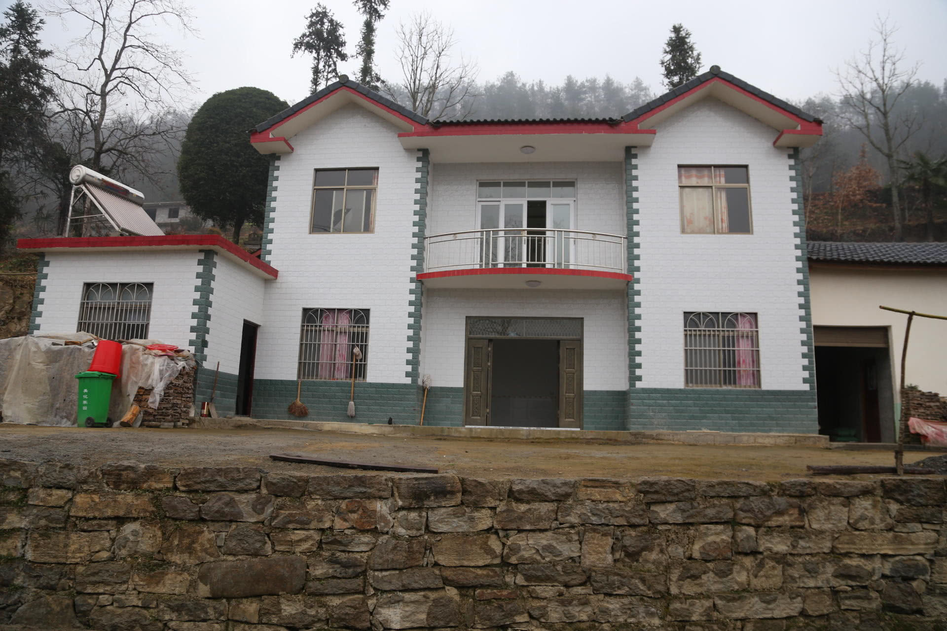 山区农民30万建一栋砖混小洋房，面积200平方以上，城里人怎么想|小洋房|砖混|城里人_新浪新闻