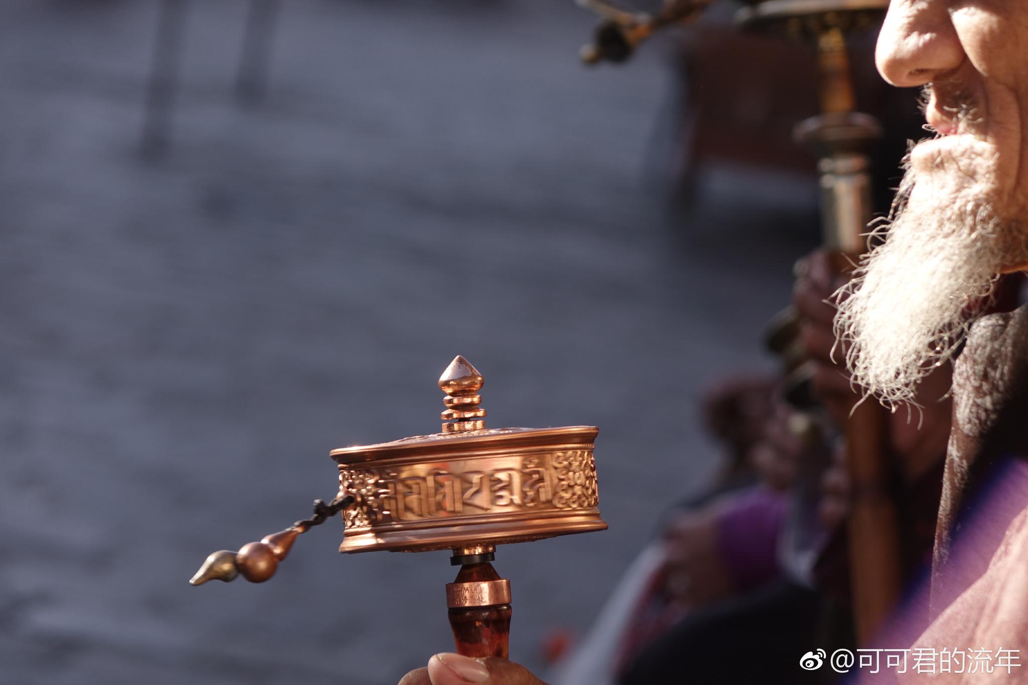 在拉萨城呆了几天，除了阳光这个城满是祈福朝拜转经筒的人