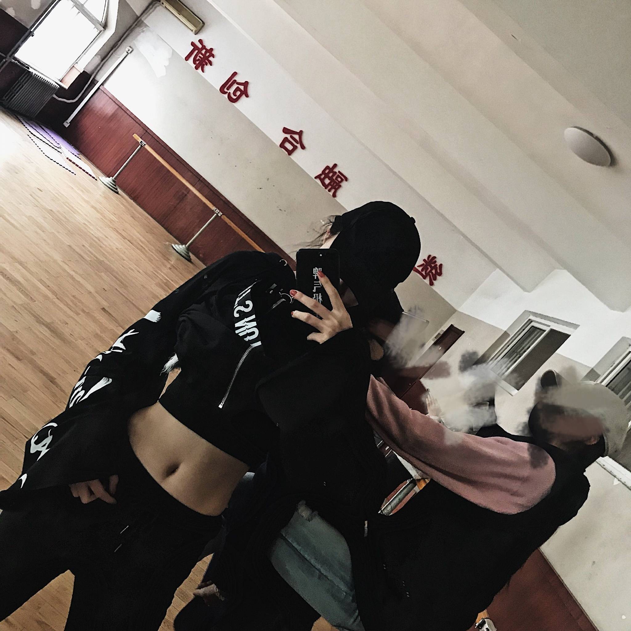 现在00后都逆天了吗 身高187cm.重点长的好看，