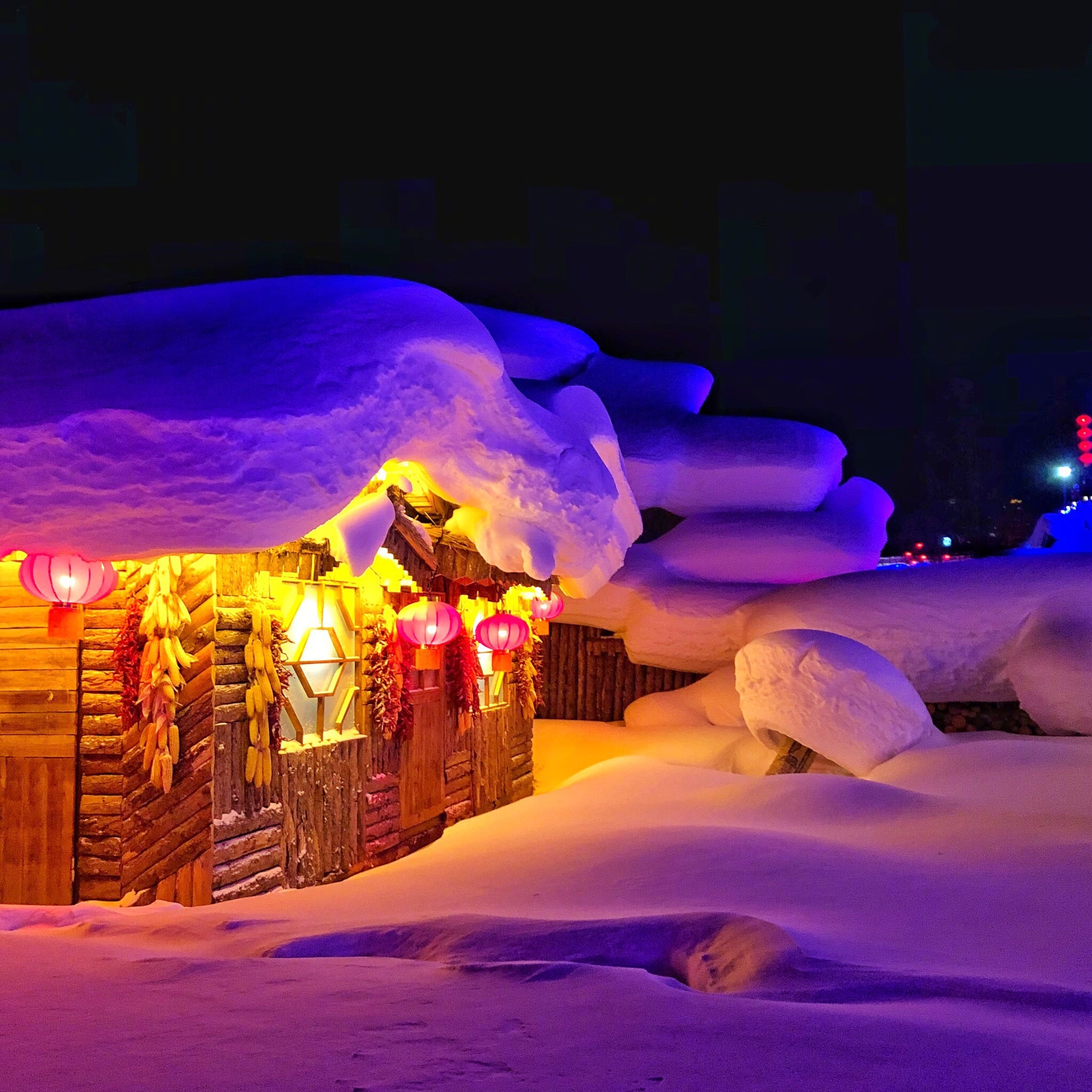 远方的飘雪沉甸甸夜里的雪乡暖绵绵摄影|飘雪|雪乡|摄影_新浪新闻