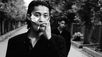 能和张国荣抽烟比帅的只有王宝强|张国荣|王宝强|刘德华_新浪新闻