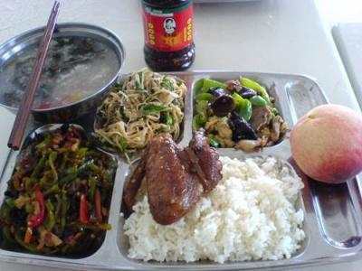 现役解放军部队伙食：每天四菜一汤，不重样