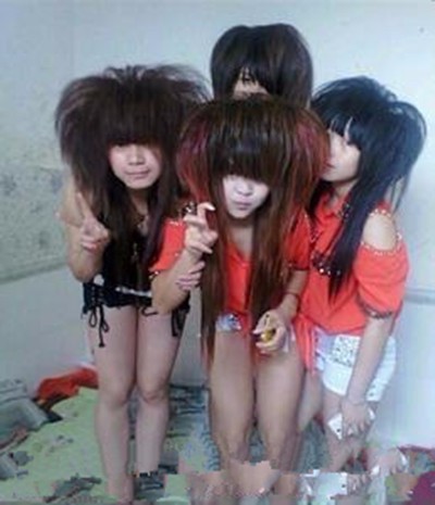 2004年，杀马特女生的出现，染了发，就是神级美女，到底有多美|女生|马特|美女_新浪新闻