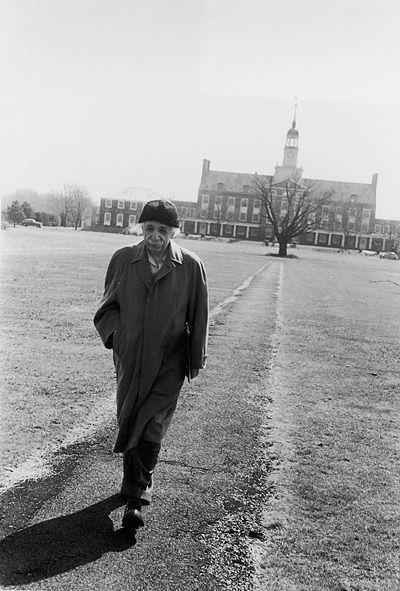 爱因斯坦从年轻到老的罕见旧照片你见过吗！