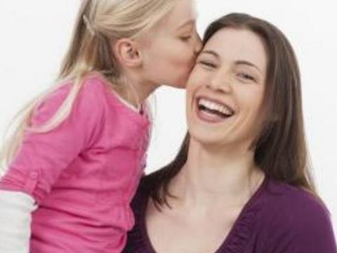 给青春期女儿收拾房间，找到几个套，她一句话让我羞愧不已！|女儿|青春期|房间_新浪新闻