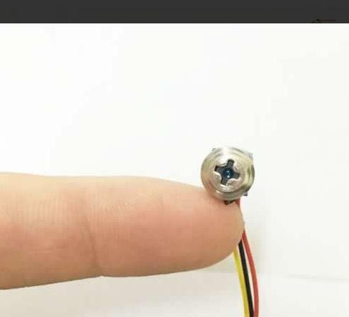 一颗螺丝钉中隐藏的微型红外摄像头，防不胜防__财经头条