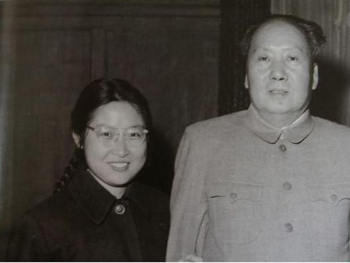 毛主席的小女儿李纳，嫁给了毛主席的警卫员，媒人居然是他|李纳|毛主席|李银桥_新浪新闻