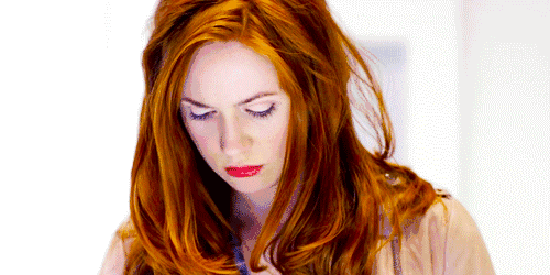 看了《勇敢者游戏》之后，我的灵魂被这双大长腿勾走了|吉兰|凯伦|灵魂_新浪新闻