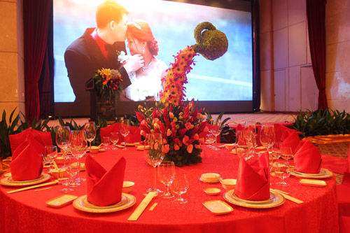 中西方婚宴酒席最大的不同之处：男方付钱还是女方付钱|婚宴|男方|新娘_新浪新闻