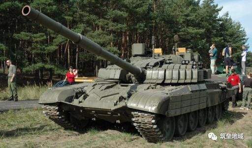 总喜欢在炮塔后边插机炮？捷克魔改版T-72M2坦克