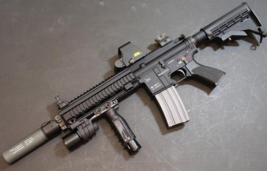 详解满配的绝地求生scar和m4哪个好？