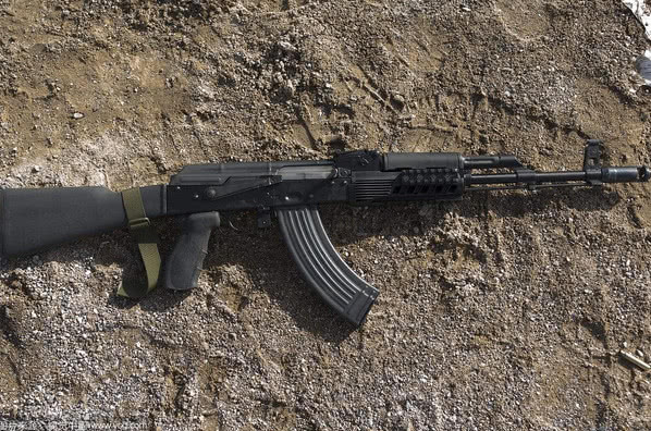 AK47枪为何有一个缺口？原来这才是它的作用，老兵不一定知道