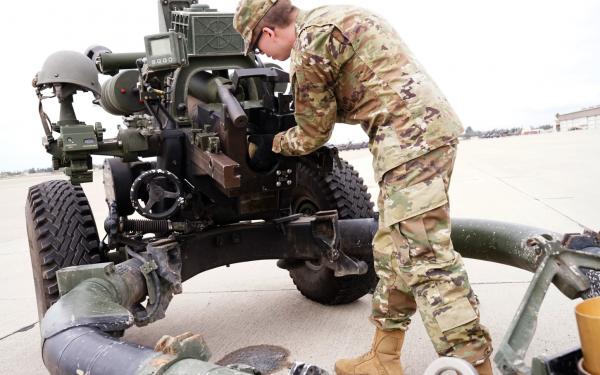 美军M119型105毫米榴弹炮