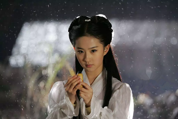 李若彤时隔二十三年再扮小龙女，年近五十仍完胜刘亦菲陈妍希！|李若彤|神雕侠侣|小龙女_新浪新闻