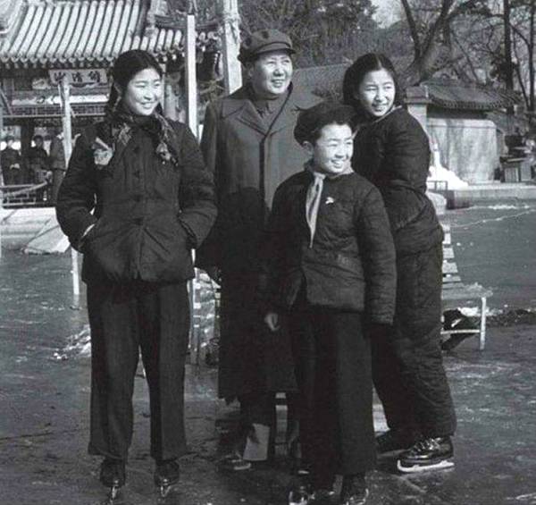 毛泽东两女儿李敏、李讷罕见合照：最后两张令人心酸，感动无数人|李敏|李讷|毛主席_新浪网