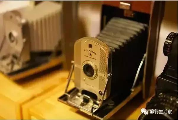 他收集了600多台宝丽来相机，只为记录永不退色的生活态度|宝丽来|相机|黄皓_新浪新闻