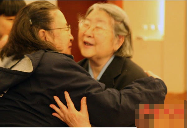 毛泽东之女李敏与李纳晚年参加活动近照