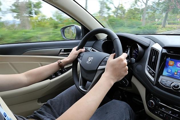 试长安CS15EV/逸动EV300 新战略的排头兵-新浪汽车