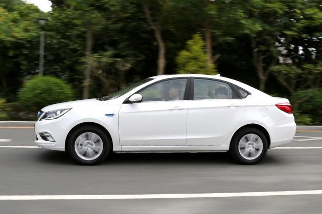 试长安CS15EV/逸动EV300 新战略的排头兵-新浪汽车