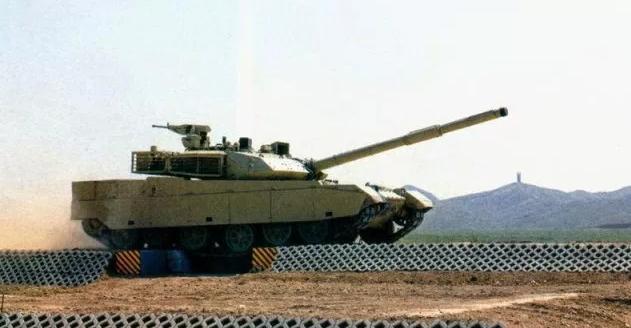 骄傲！中国MBT-3000主战坦克排世界第五