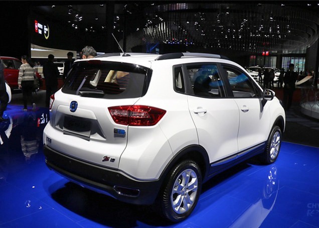 续航里程高达350km，长安新逸动EV300/CS15EV上市-新浪汽车