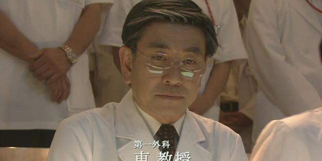 医生到底是坚持理想，还是认清现实——白色巨塔