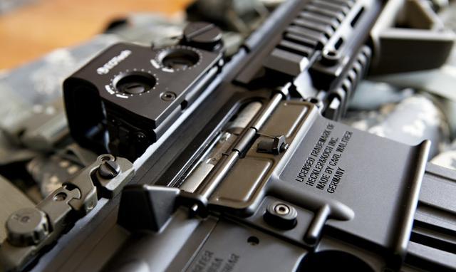 被30多个国家认可并装备的HK416突击步枪，它优秀在哪里？|北约|特种部队|弹匣_新浪新闻