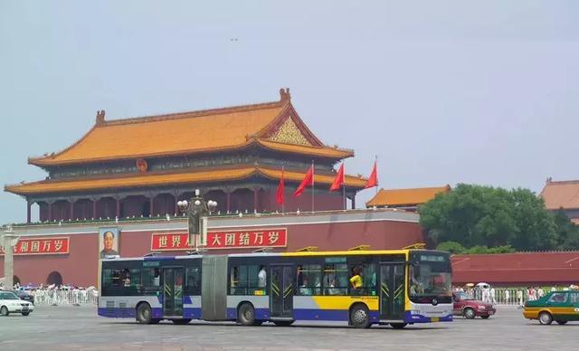中外公交轮番登场，从北京1路公交车的换代，感受国产客车的崛起