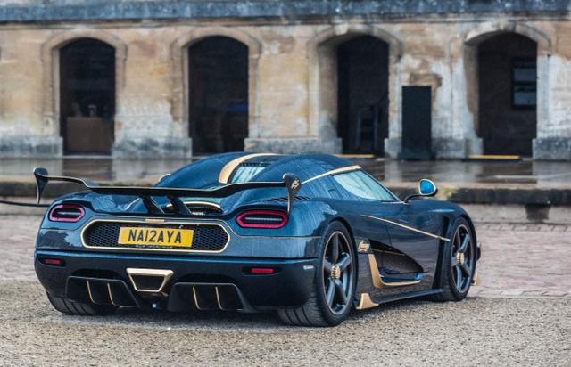 全新定制的科尼塞格Agera RS Naraya正式亮相，蓝色碳纤维车身-新浪汽车