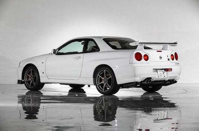 堪称历届最强的R34 Skyline GT-R V-Spec II Nür竟然全新的