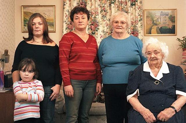 外国人拍摄的四世同堂全家福，原来是这样的！|外国人|全家福|家庭_新浪新闻