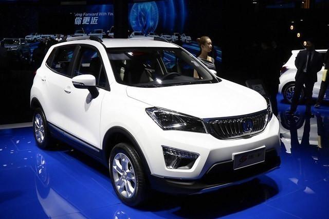 续航里程高达350km，长安新逸动EV300/CS15EV上市-新浪汽车