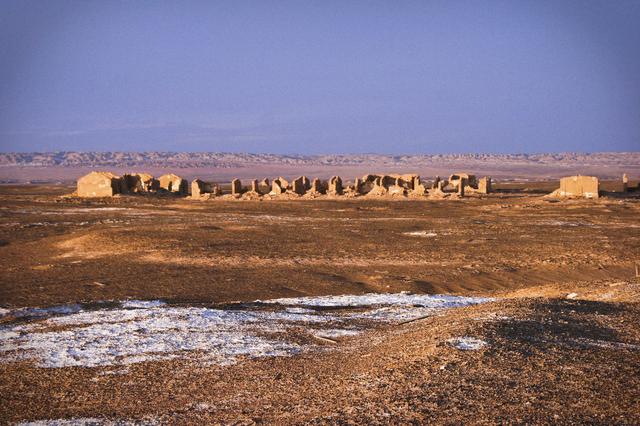 荒漠中有100多公里的戈壁滩曾经是禁区|帐篷|罗布泊|禁区_新浪新闻