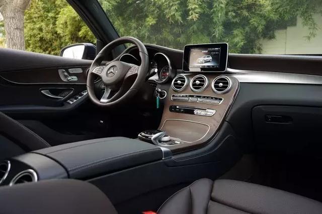 奔驰放狠招, 17款GLC260包牌价仅46.8万, 奥迪Q5又哭了！-新浪汽车