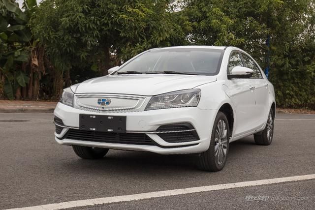 吉利帝豪EV450实拍图露出 除了续航还有啥变化？！-新浪汽车