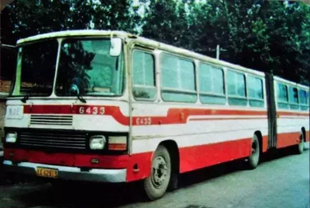 中外公交轮番登场，从北京1路公交车的换代，感受国产客车的崛起