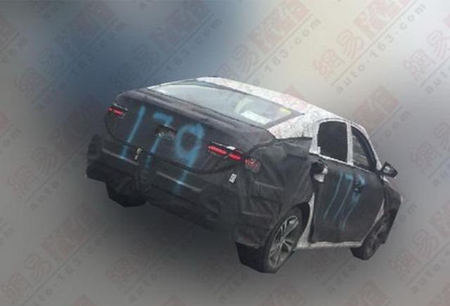 全新家轿 吉利FE-6路试谍照曝光-新浪汽车