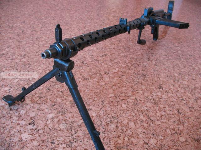 条约限制下诞生的机枪——德国MG13轻/重两用机枪|两用机枪|机枪|条约_新浪新闻