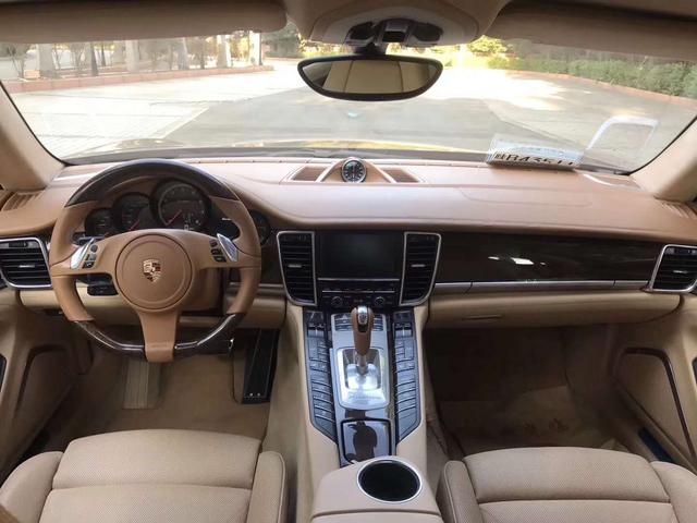 这款跑车才35万实拍.保时捷帕拉梅拉4.8t 百公里加速3秒 秒杀思域-新浪汽车