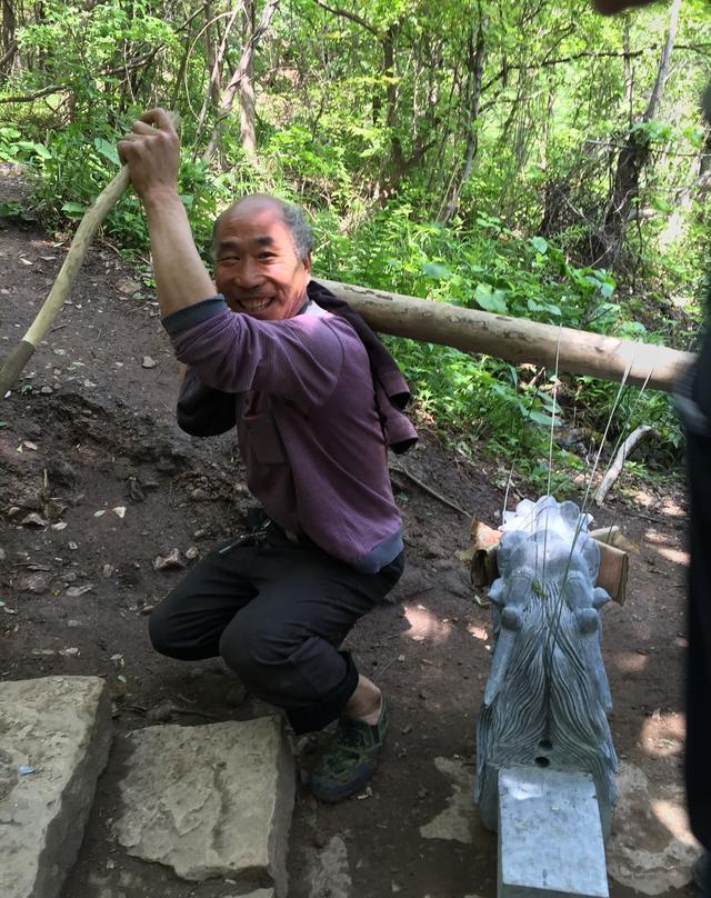 即将消失的群体！大山深处的挑山工|重渡沟|山工|石像_新浪新闻