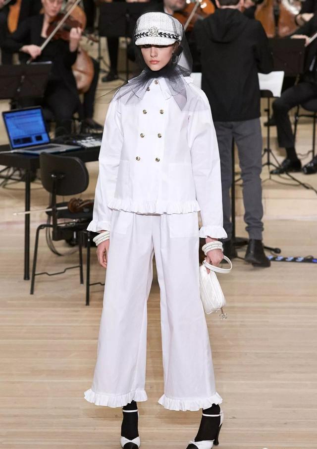 「秀场直击」CHANEL（香奈儿）2018早秋系列：即将起航的船队|香奈儿|船队|模特_新浪新闻