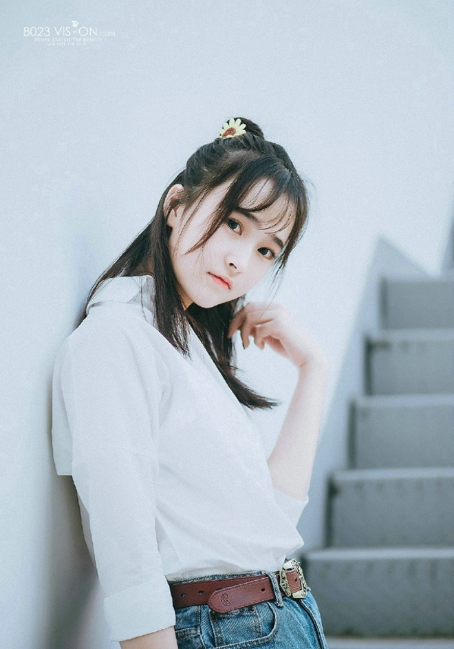 清纯娇巧可爱女生户外甜美阳光写真