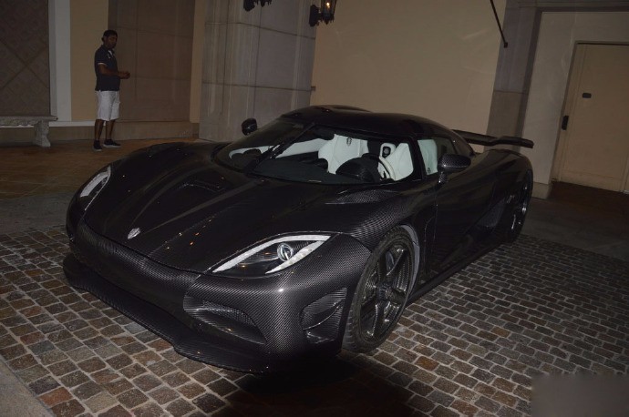 全碳纤黑柯尼塞格Agera R-新浪汽车