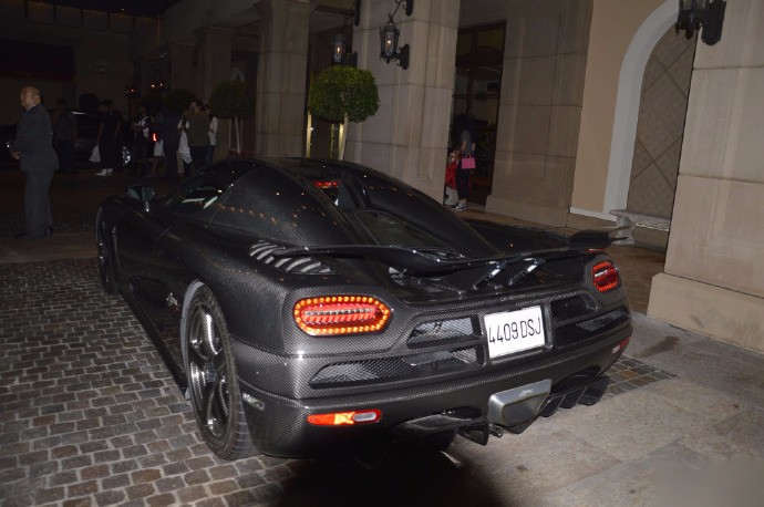 全碳纤黑柯尼塞格Agera R-新浪汽车